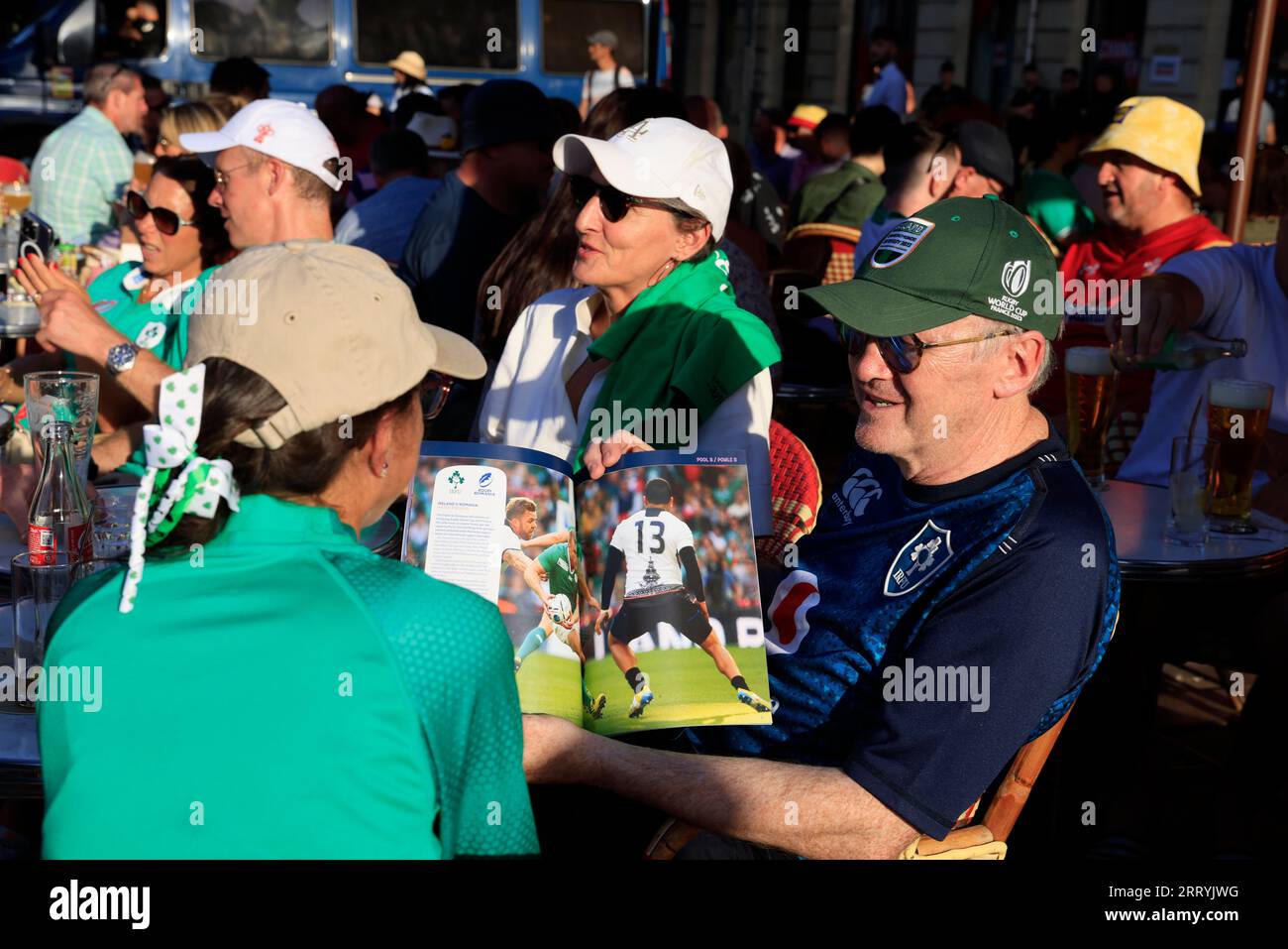 English rugby supporters hi-res stock photography and images - Alamy