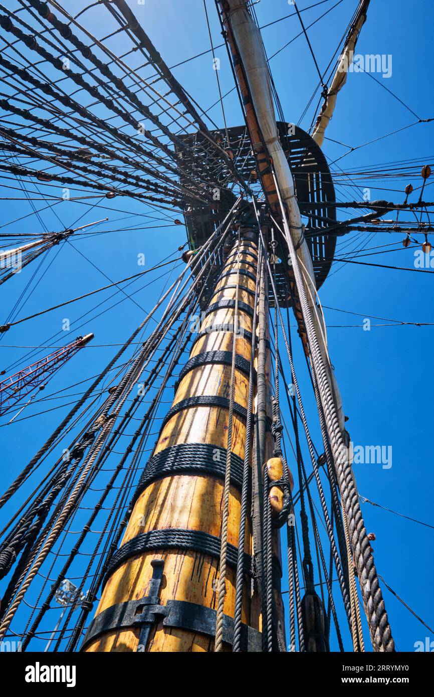 Wooden mast masts hi-res stock photography and images - Alamy