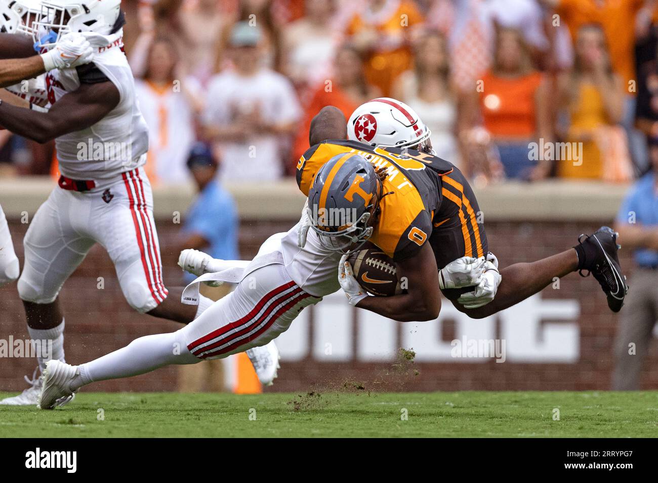 Tennessee running back Jaylen Wright (0) is tackled bye Austin Peay ...