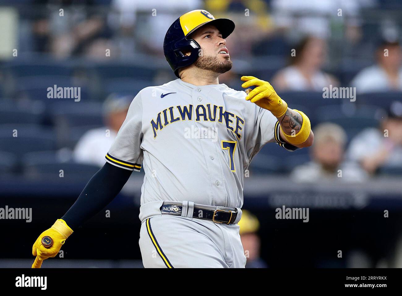 Milwaukee Brewers' Victor Caratini hits a sacrifice fly against the New ...