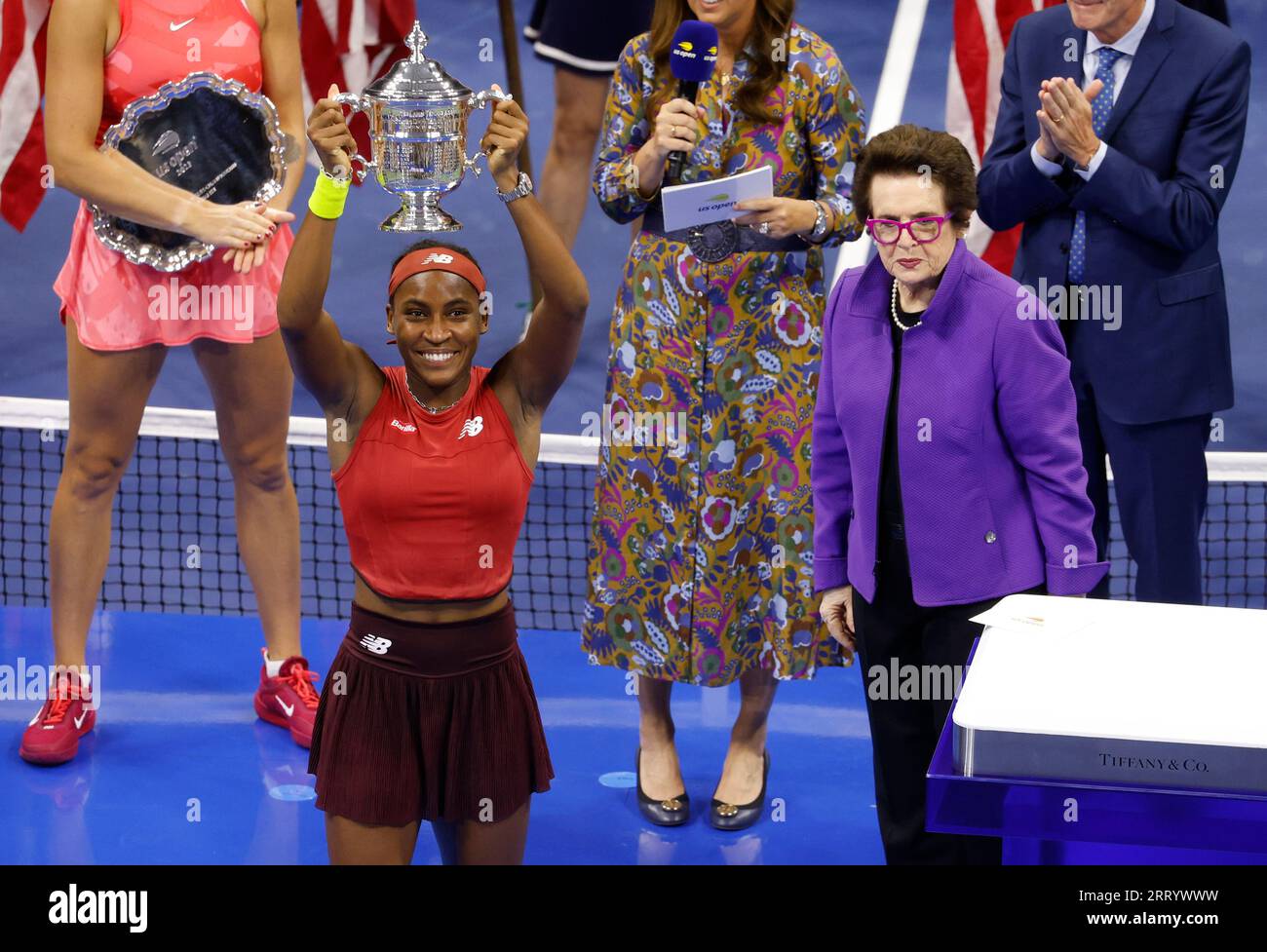 Flushing Meadow, United States. 09th Sep, 2023. Coco Gauff (L) raises ...