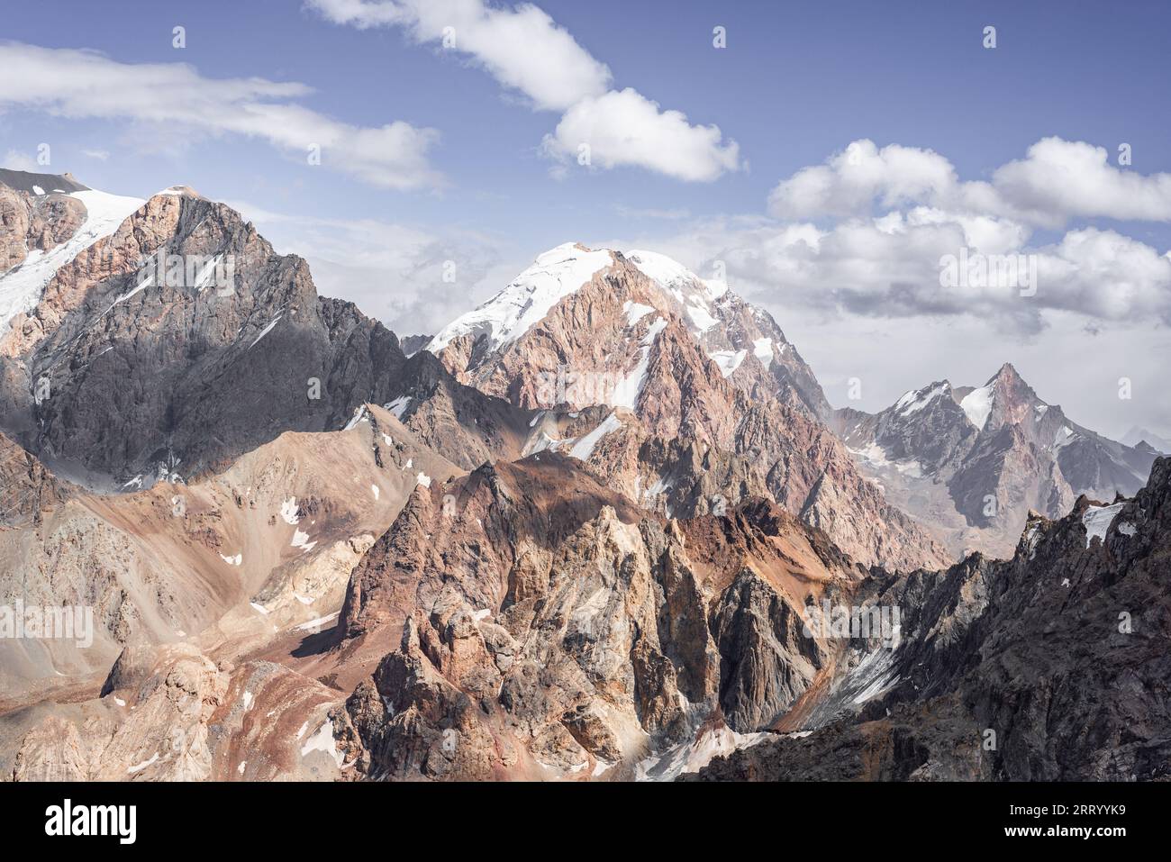 Snow capped peaks sharp hi-res stock photography and images - Alamy