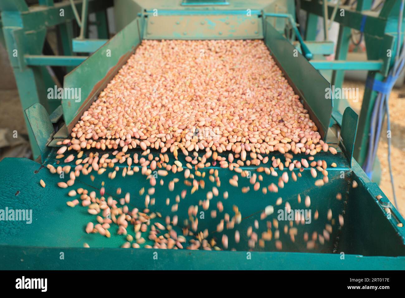 Screening conveyor hi-res stock photography and images - Alamy