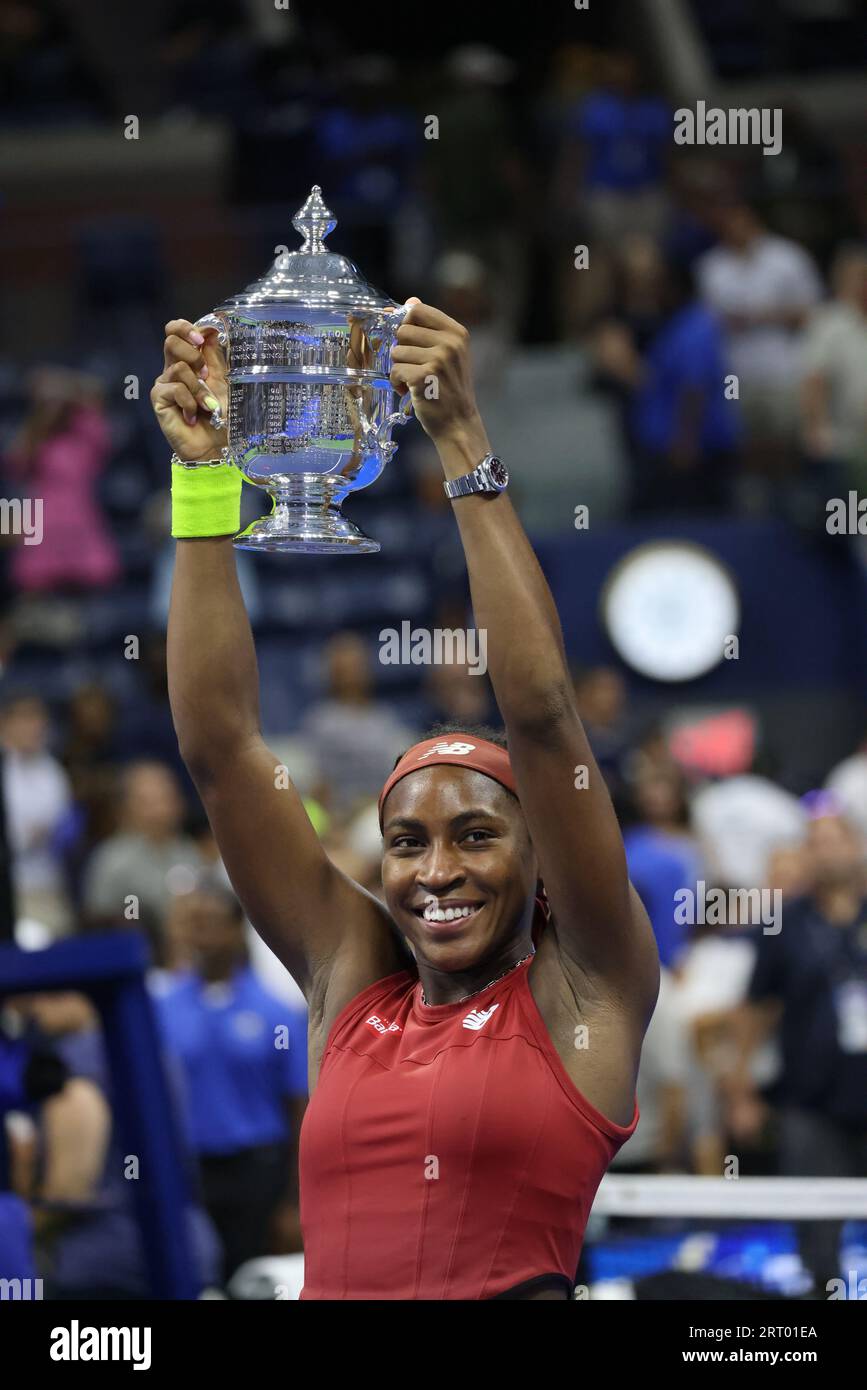 New York, United States. 09th Sep, 2023. Coco Gauff hoists the US Open ...