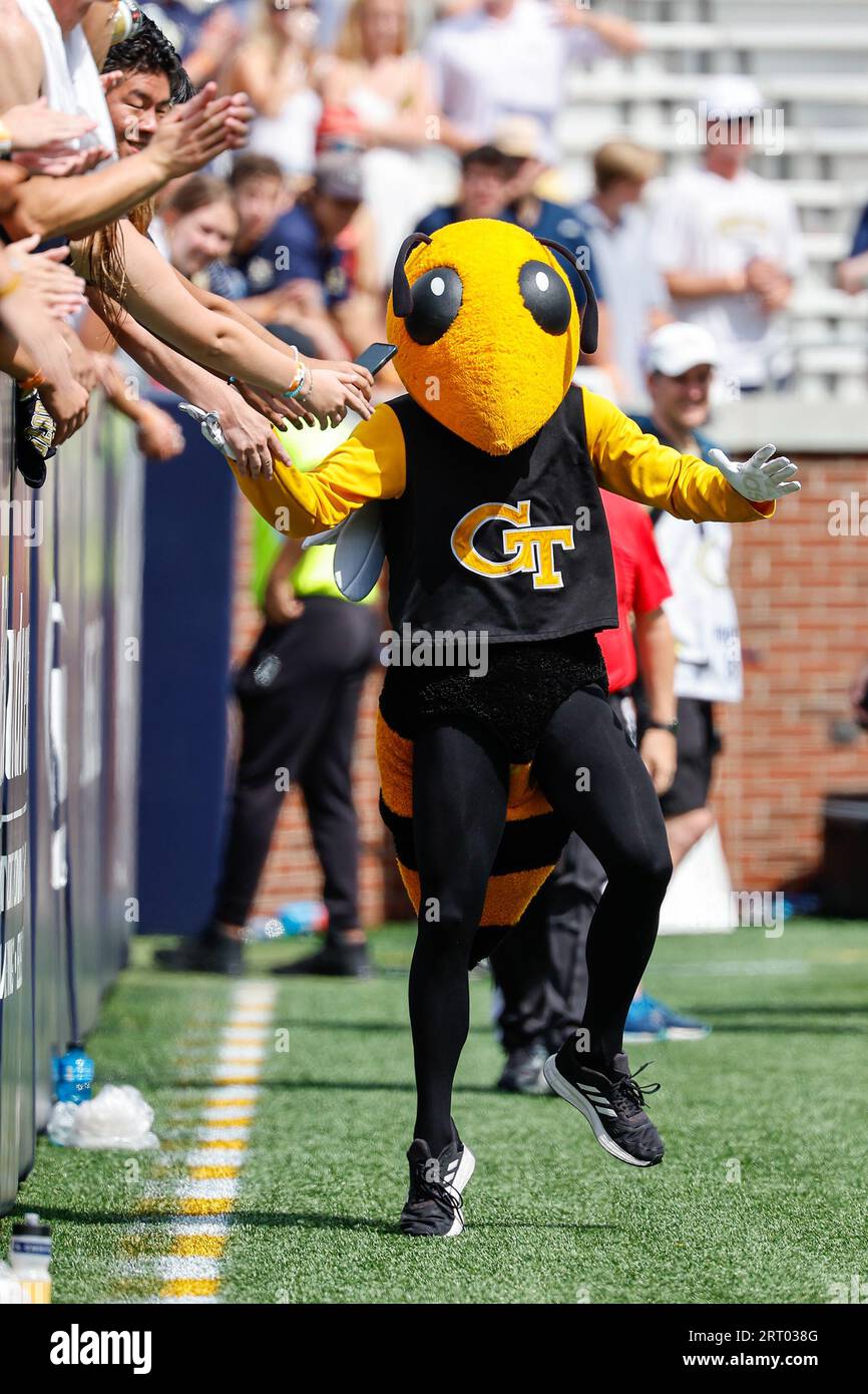 Atlanta, Georgia. 9th Sep, 2023. Georgia Tech mascot, Buzz, interacts ...