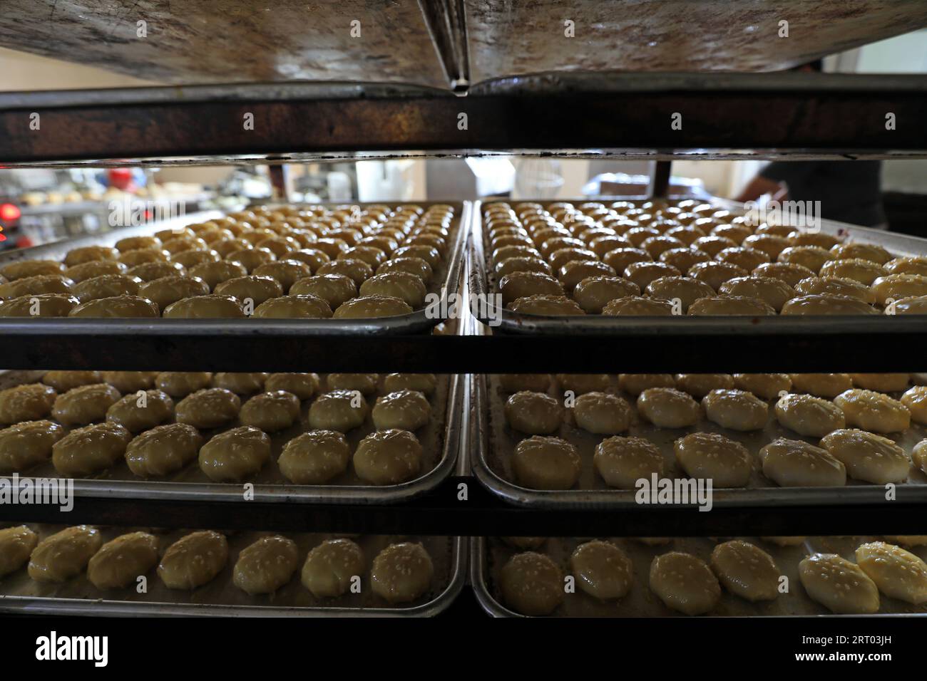 Making of chinese pastry hi-res stock photography and images - Alamy