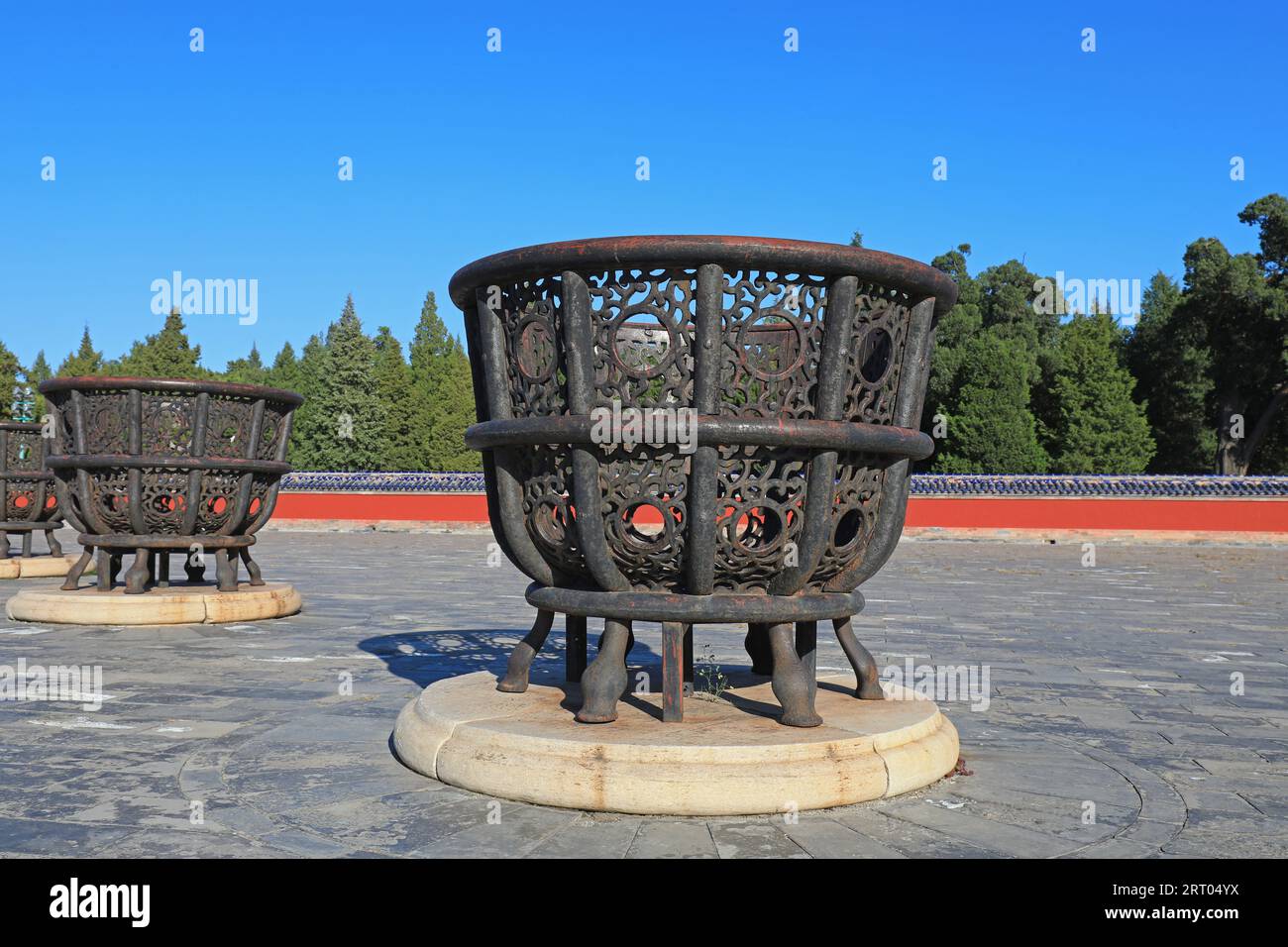 Architectural landscape of iron stove in the temple of heaven, Beijing ...