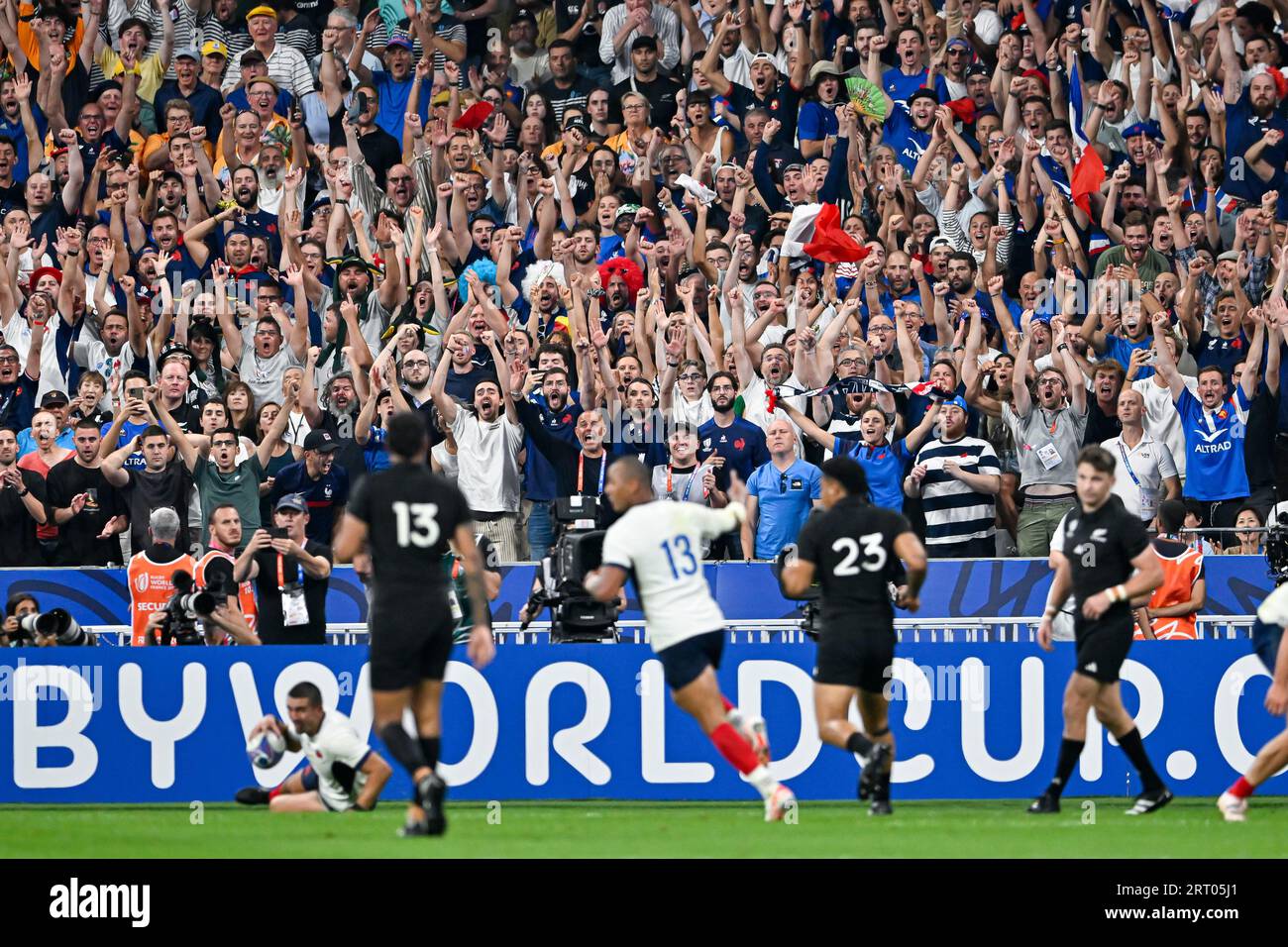 Crowd illustration (French fans and supporters in the audience, public ...