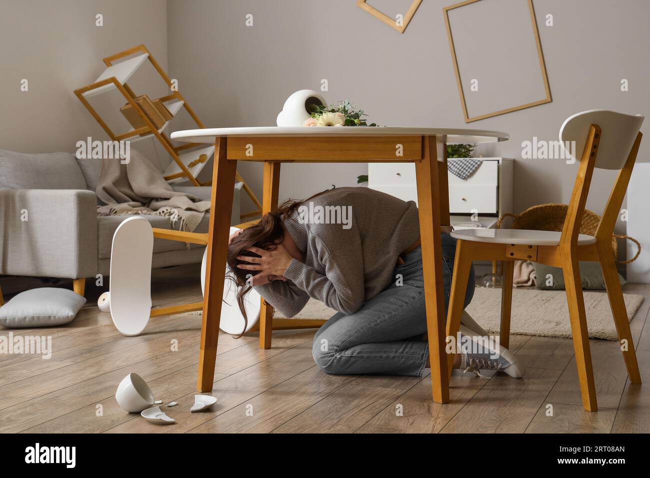 Earthquake house under table hi-res stock photography and images - Alamy