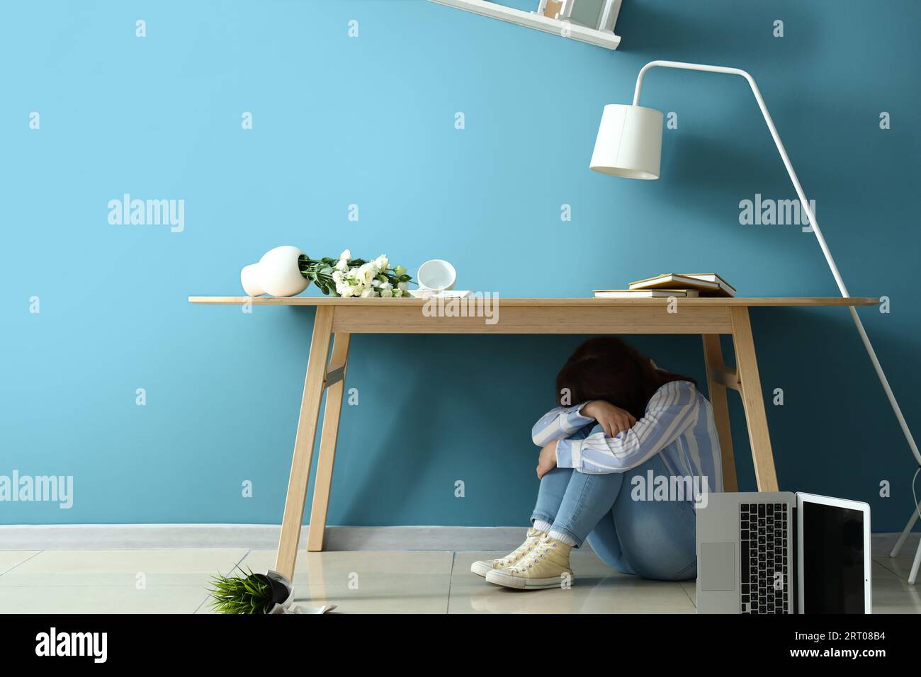 Woman hide under table hi-res stock photography and images - Alamy