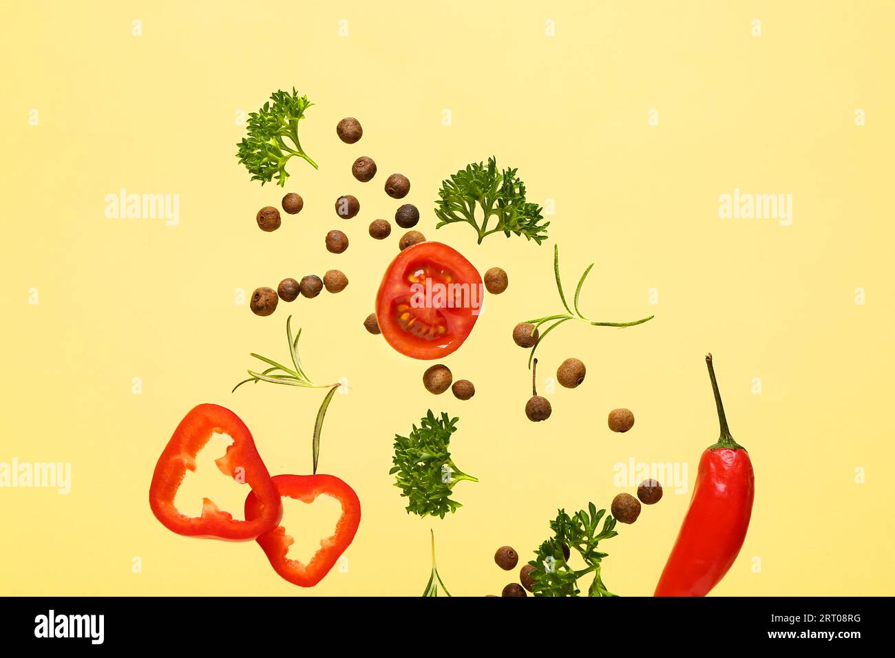 Flying spices hi-res stock photography and images - Alamy