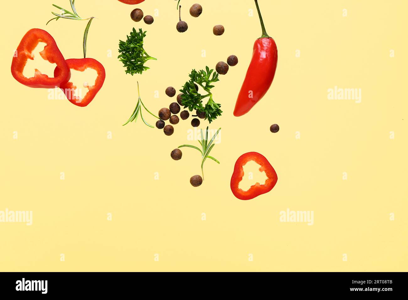 Flying spices hi-res stock photography and images - Alamy