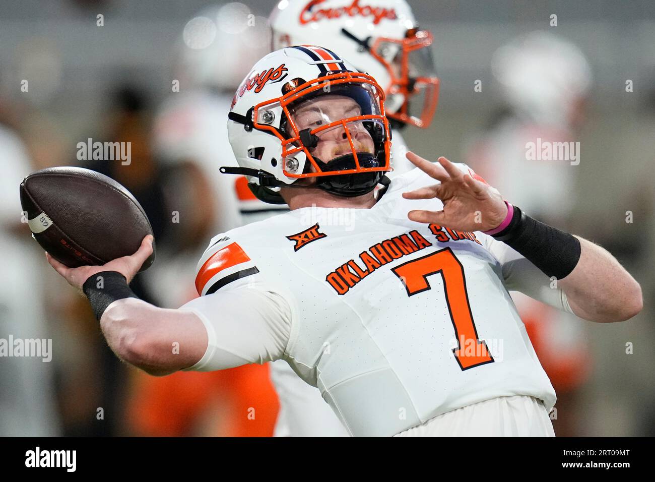 Oklahoma State quarterback Alan Bowman warms up prior to an NCAA ...