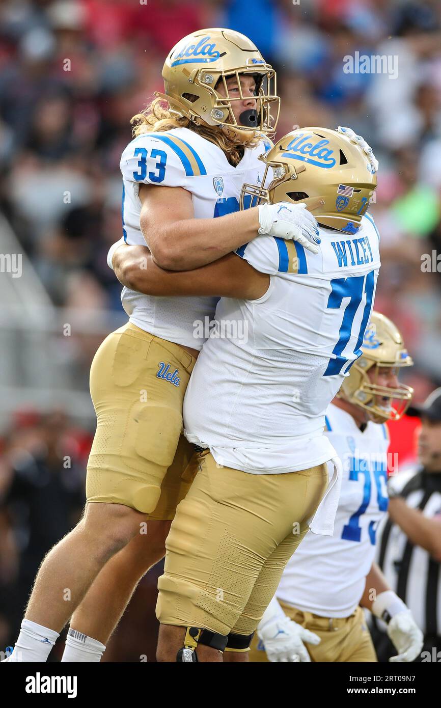 SAN DIEGO, CA - SEPTEMBER 9: UCLA Bruins running back Carson Steele #33 ...