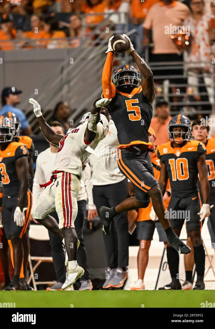 KNOXVILLE, TN - SEPTEMBER 09: Tennessee Volunteers defensive back Kamal ...