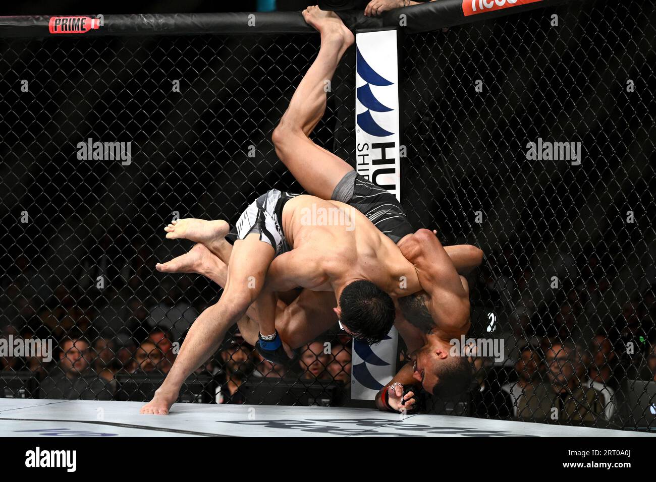 Sydney, Australia. 10th Sep, 2023. Carlos Ulberg of New Zealand (right ...