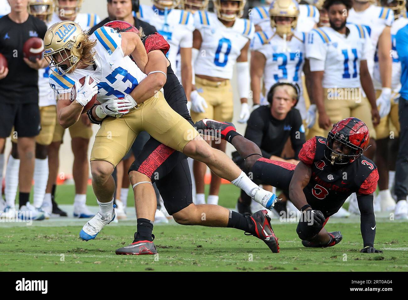 SAN DIEGO, CA - SEPTEMBER 9: UCLA Bruins running back Carson Steele #33 ...