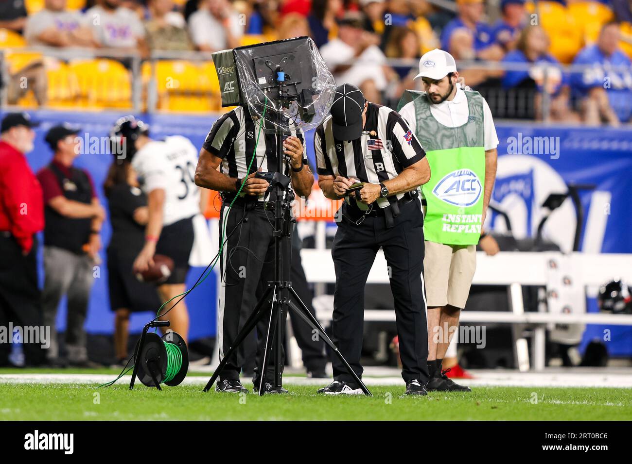Ncaa officials hi-res stock photography and images - Alamy