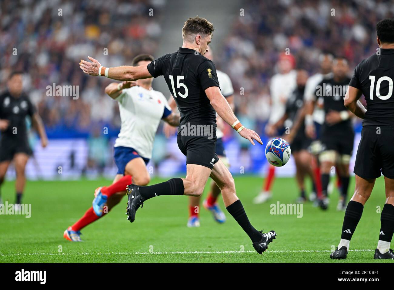 Beauden barrett all blacks rugby hi-res stock photography and images ...