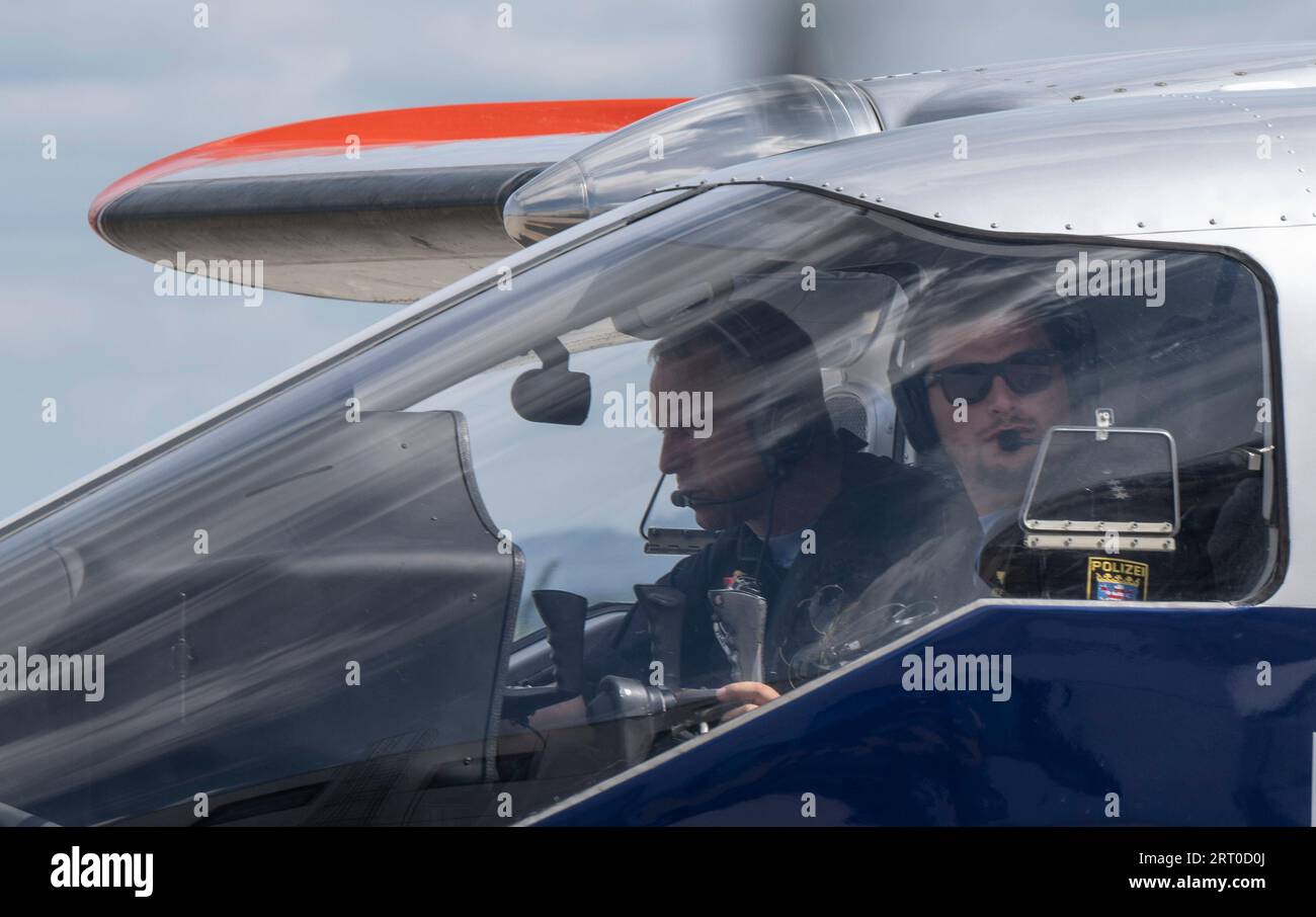 Police aircraft hi-res stock photography and images - Alamy