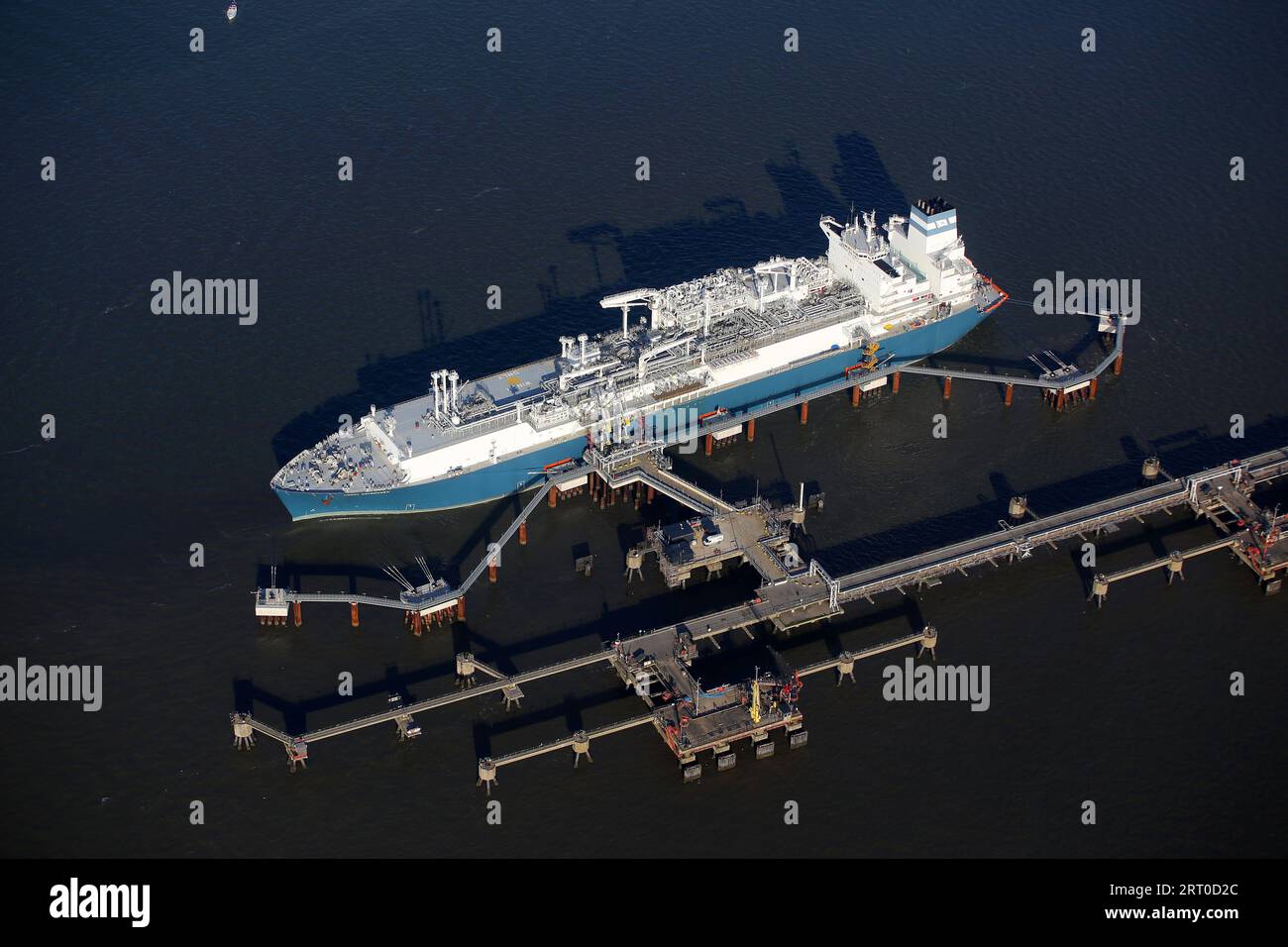 Lng terminal wilhelmshaven hi-res stock photography and images - Alamy