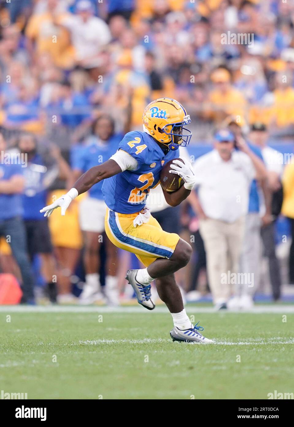 Pittsburgh, PA, USA. 9th Sep, 2023. Sept 9, 2023: C'Bo Flemister #24 ...