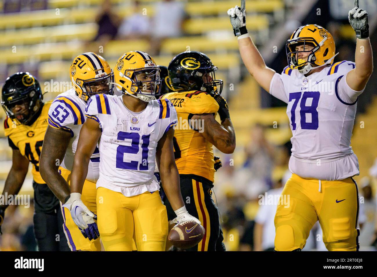 LSU running back Noah Cain (21) celebrates a touchdown against ...