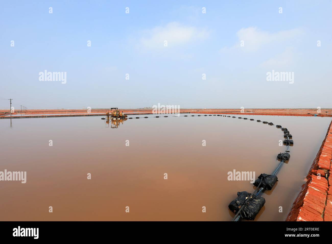 The raw salt production equipment operates in a crystallizer in a salt ...