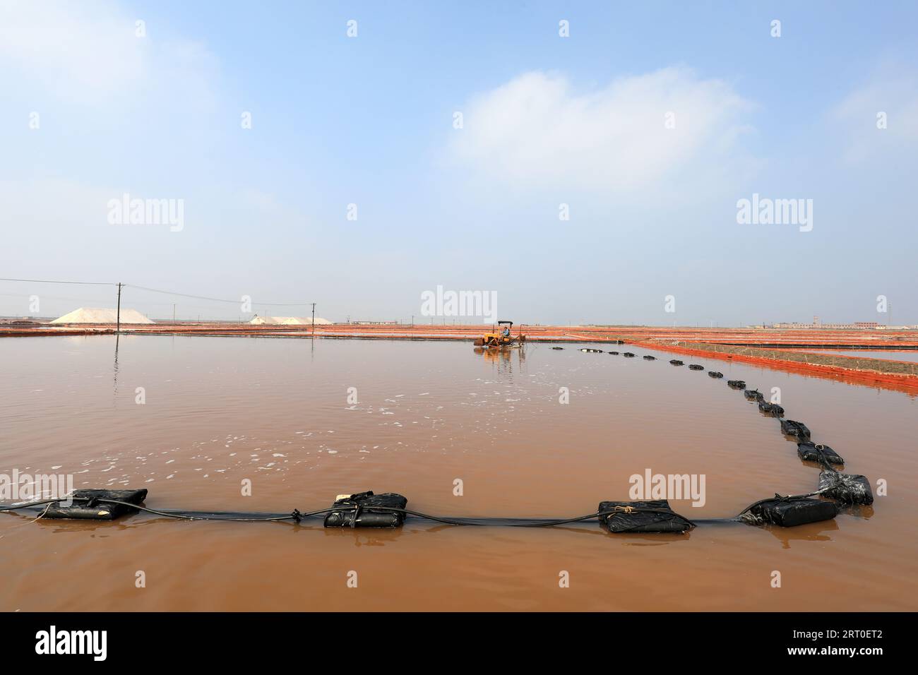 The raw salt production equipment operates in a crystallizer in a salt ...