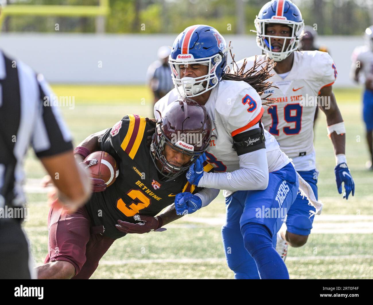 Shoved hi-res stock photography and images - Alamy