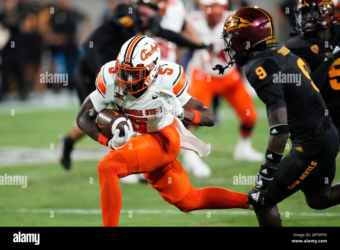 Oklahoma State wide receiver Jaden Bray (5) runs with the ball as he ...