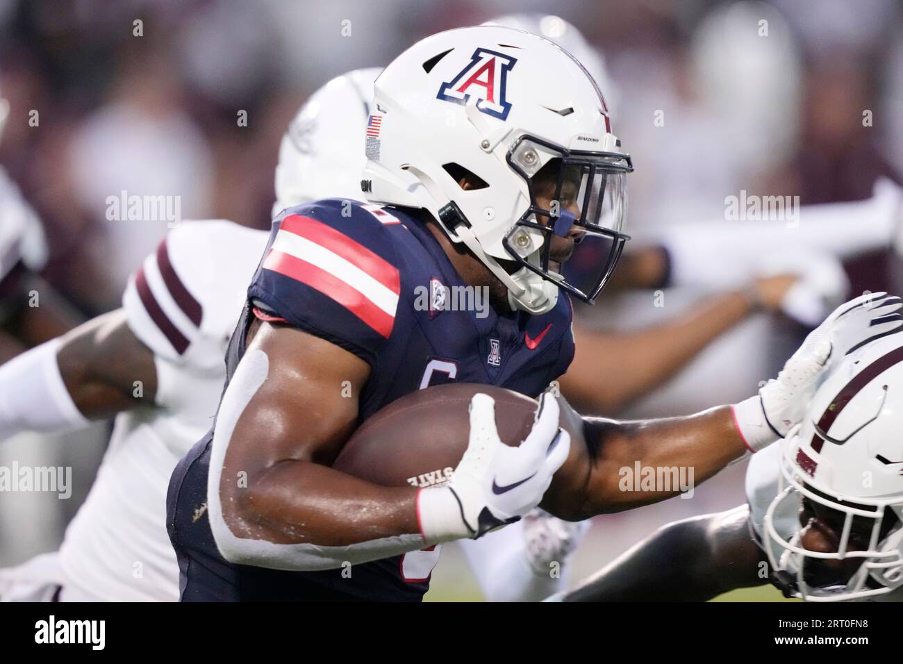 Arizona's Michael Wiley (6) returns a kickoff against Mississippi State ...