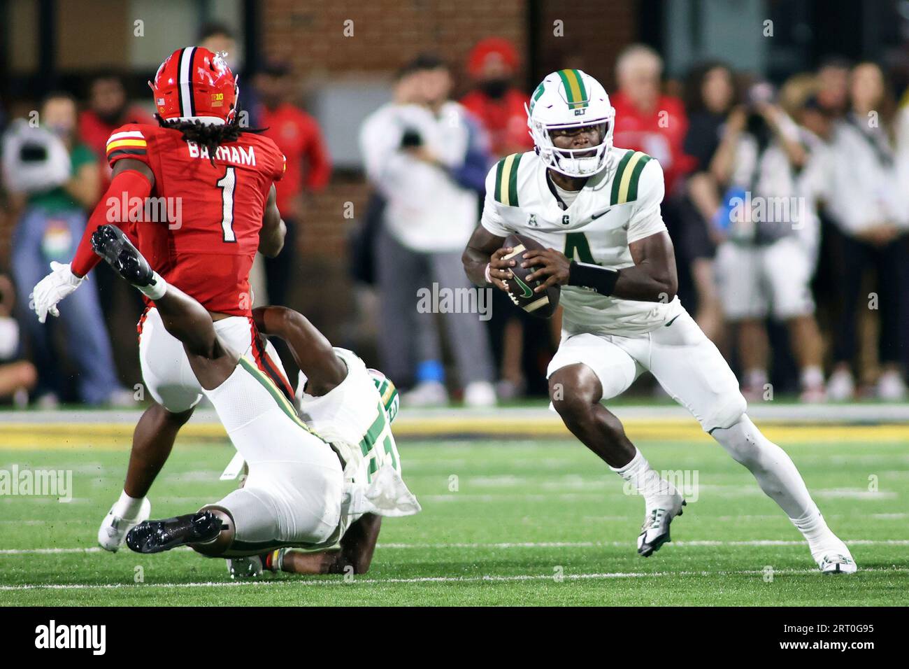 Charlotte 49ers quarterback Jalon Jones (4) runs during an NCAA ...