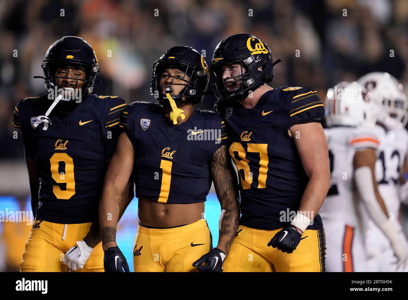 California running back Jaydn Ott (1) celebrates with wide receiver Taj ...