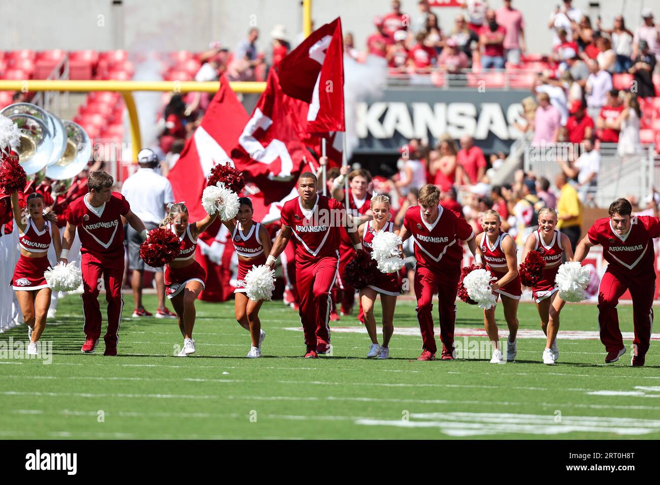 Arkansas razorback cheerleaders hi-res stock photography and images - Alamy