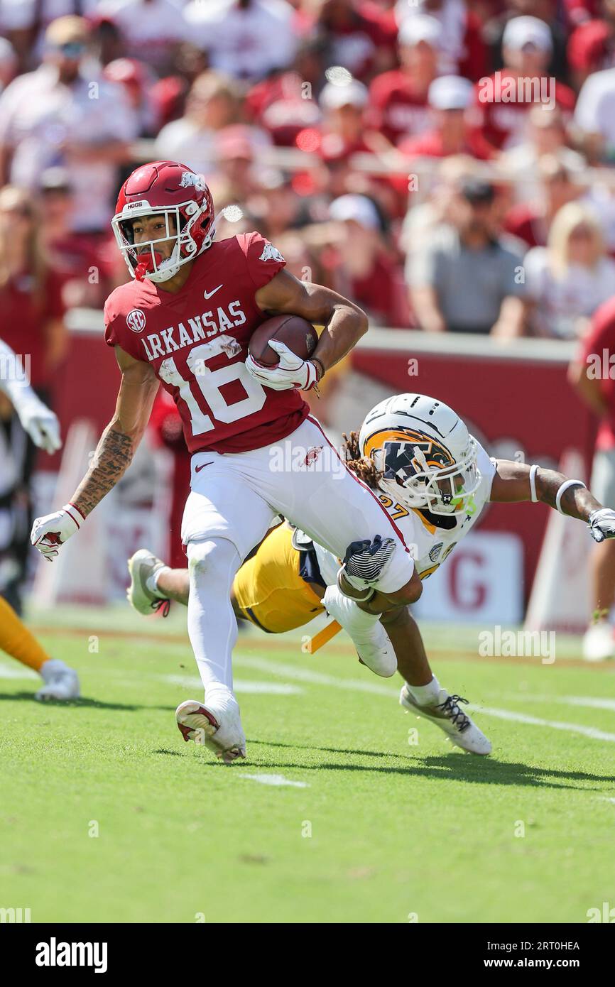 September 9, 2023: Arkansas return man Isaiah Sategna #16 works to ...