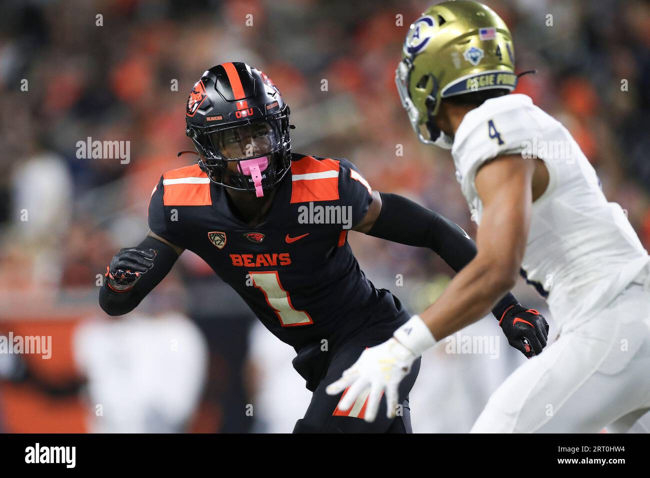 Oregon State defensive back Ryan Cooper Jr. (1) defends against UC ...