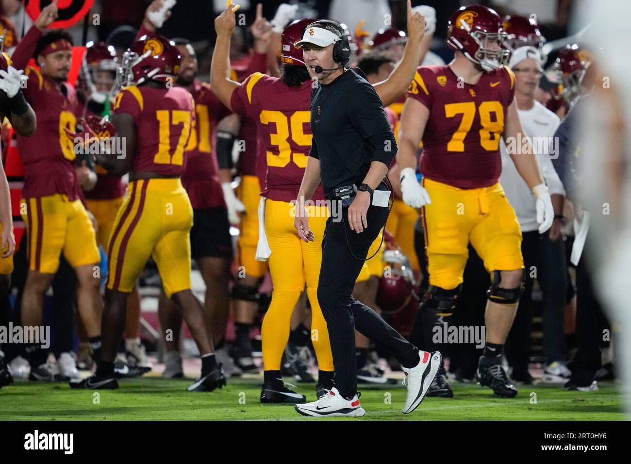 Southern California head coach Lincoln Riley walks on the sideline ...