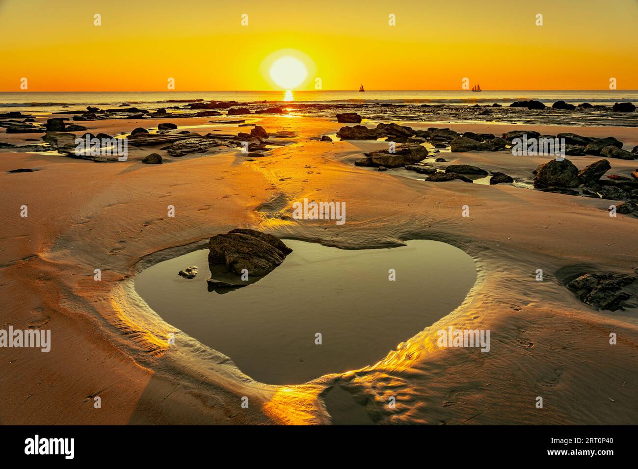 Spectacular sunset at Cable beach in Broome, Western Australia Stock ...