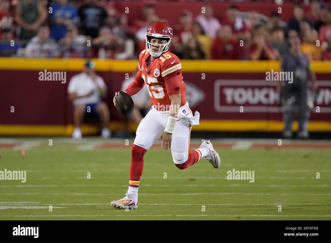 Kansas City Chiefs quarterback Patrick Mahomes runs the ball during the ...