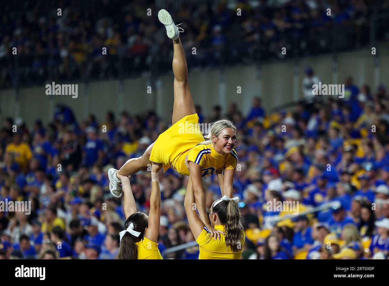 Pitt panthers cheerleaders hi-res stock photography and images - Alamy