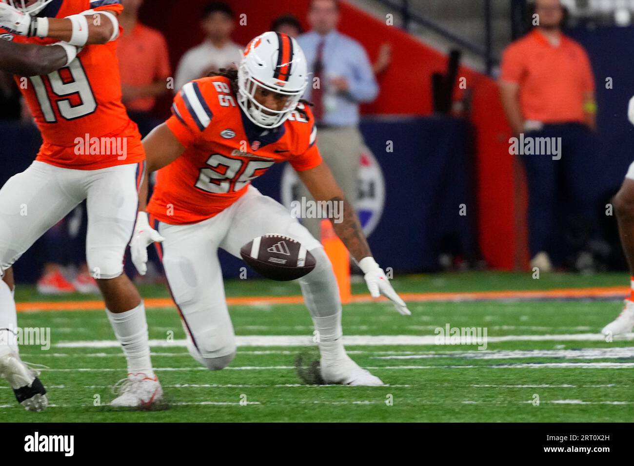 SYRACUSE, NY - SEPTEMBER 09: Syracuse Orange Running Back Joshua ...