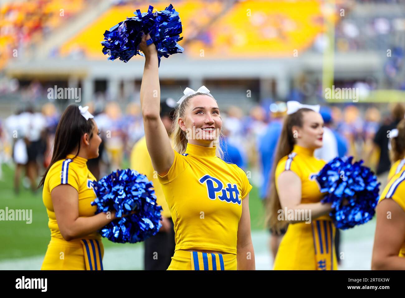 Pitt panthers cheerleaders hi-res stock photography and images - Alamy