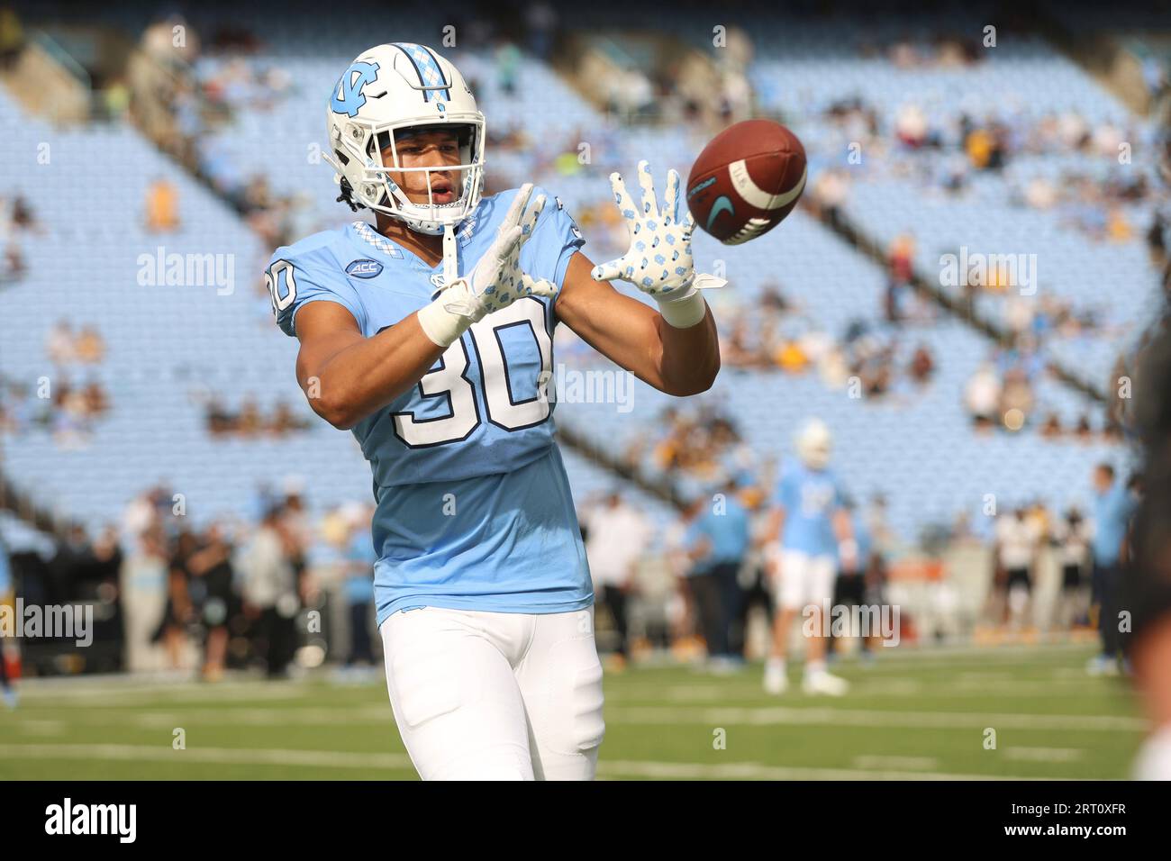 CHAPEL HILL, NC - SEPTEMBER 09: North Carolina Tar Heels linebacker ...