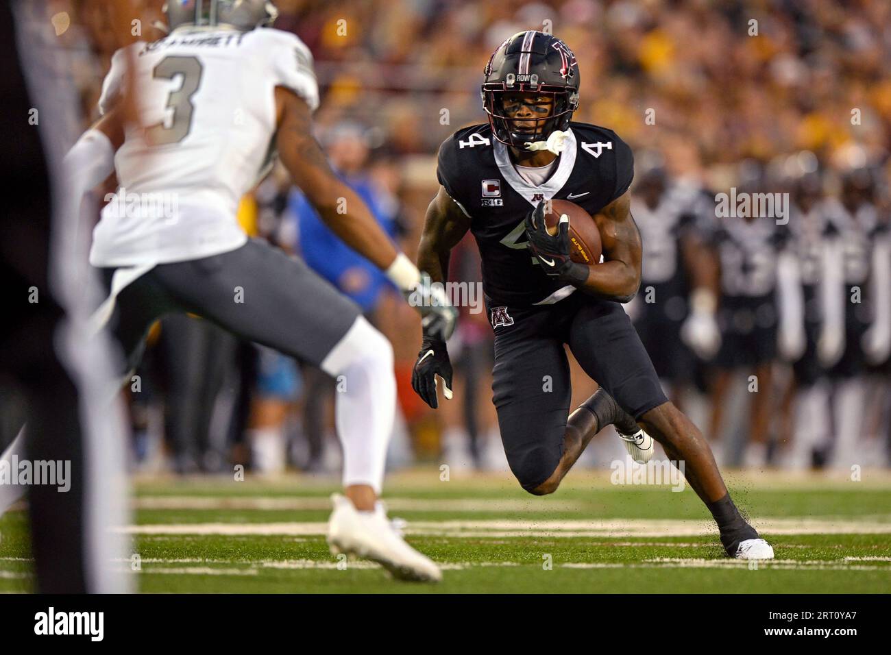 MINNEAPOLIS, MN - SEPTEMBER 09: Minnesota Golden Gophers wide receiver ...