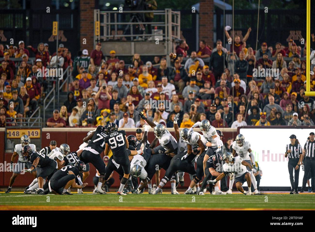MINNEAPOLIS, MN - SEPTEMBER 09: Minnesota Golden Gophers kicker Dragan ...