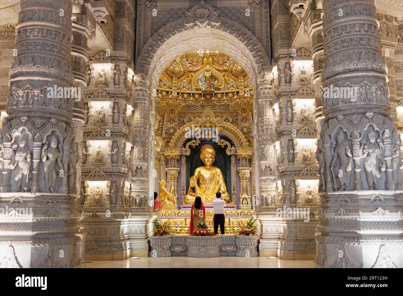 Prime Minister Rishi Sunak and his wife Akshata Murty offer prayers ...