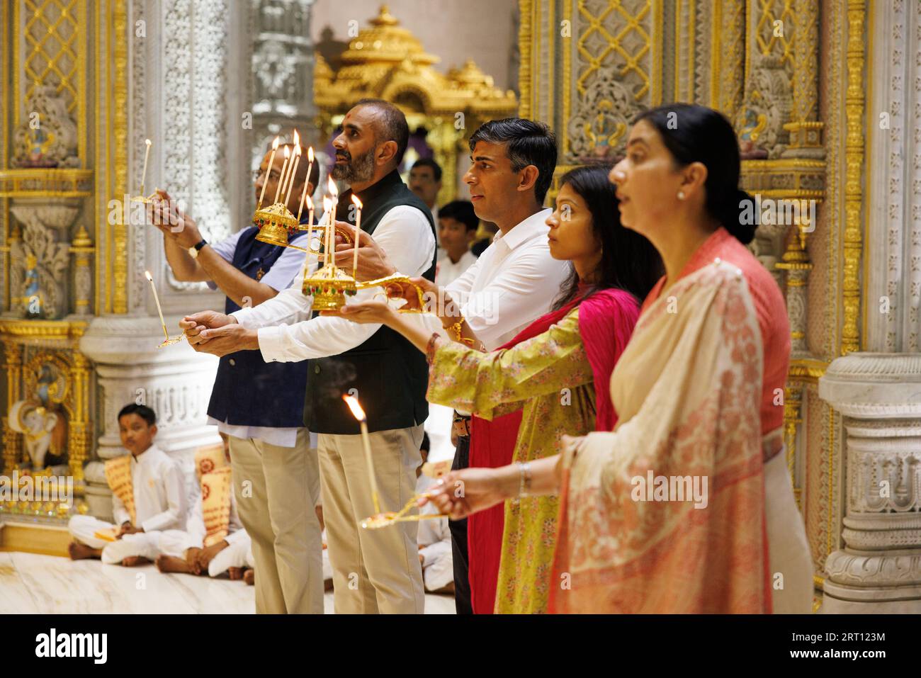 Prime Minister Rishi Sunak and his wife Akshata Murty offer prayers ...