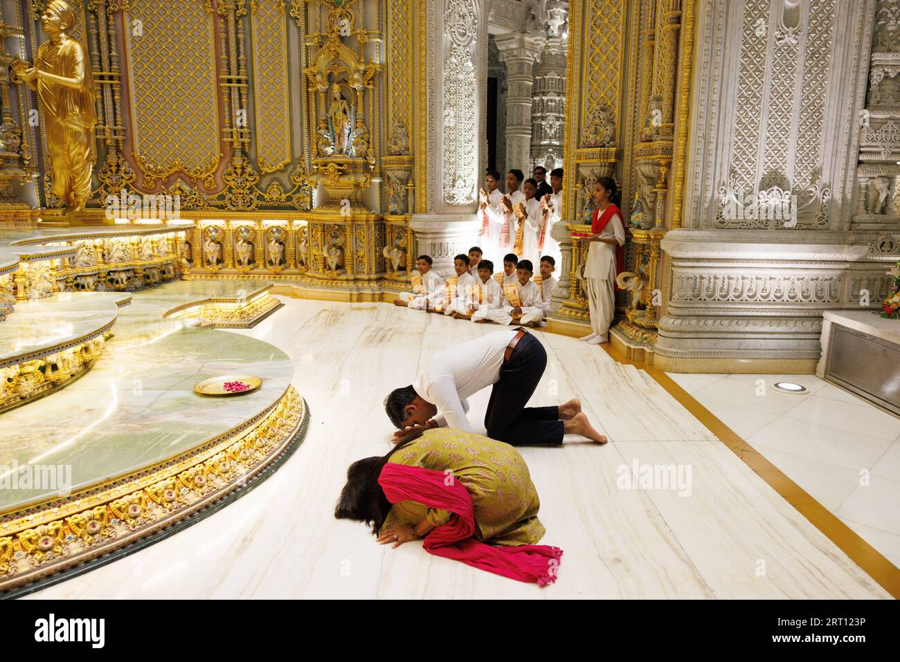 Prime Minister Rishi Sunak and his wife Akshata Murty offer prayers ...