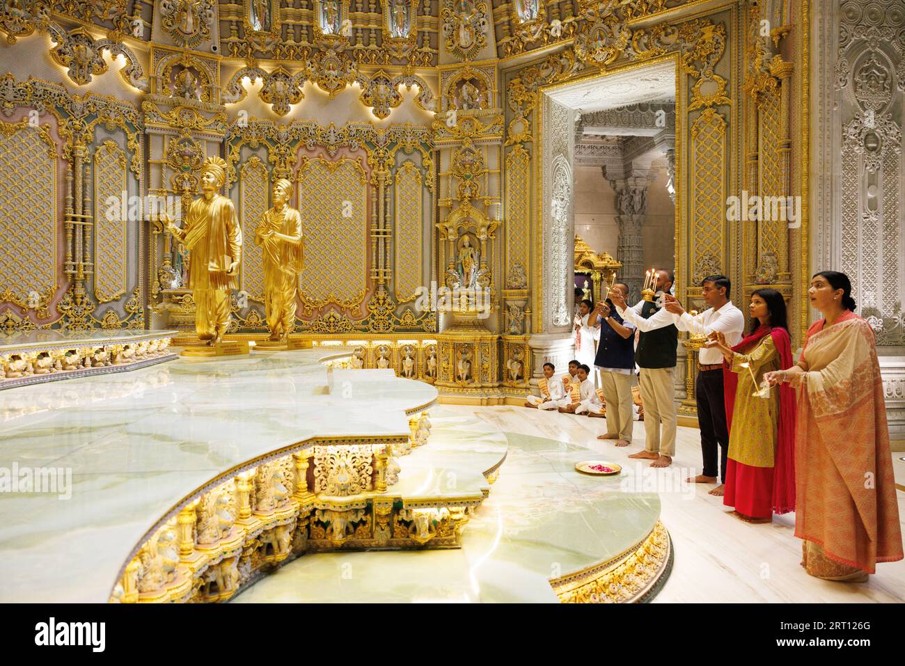 Prime Minister Rishi Sunak and his wife Akshata Murty offer prayers ...